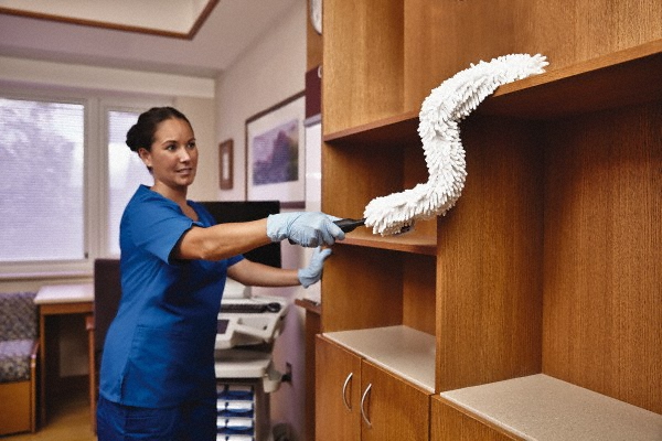 Rubbermaid - HYGEN Flexible Dusting Wand with Microfiber Duster Cover ...