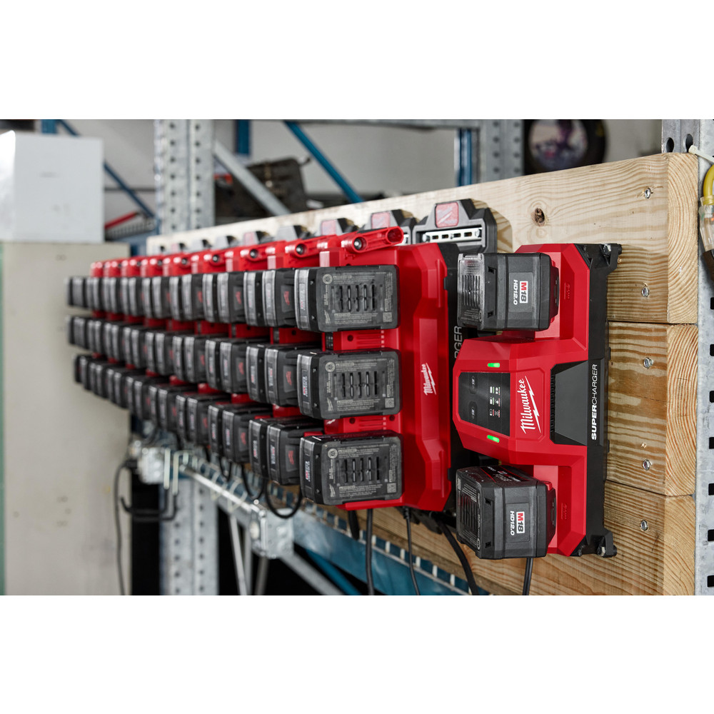 Milwaukee Tool - M18™ Dual Bay Simultaneous Super Charger w/ 4 Point ...